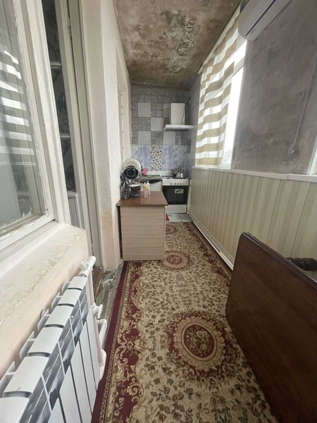 Продаётся квартиры 1/4/4 на Юнусабадском районе 7-й кв (J2020)