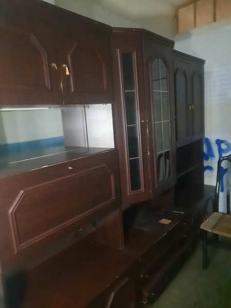 Шкаф стенка сотилади