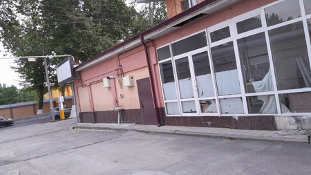 Задаётся магазин в аренду  в доль дороги в бассу рядом есть  можно  зд