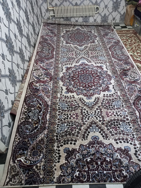 Yangi holatdagi Gilam sotiladi