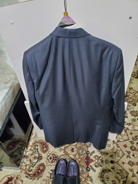 kostyum shim yengi 2/3 martta kiyilgan