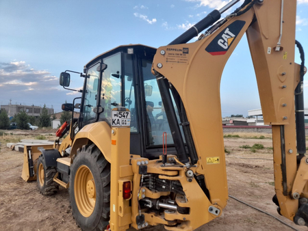 Продается экскаватор погрузчик caterpillar