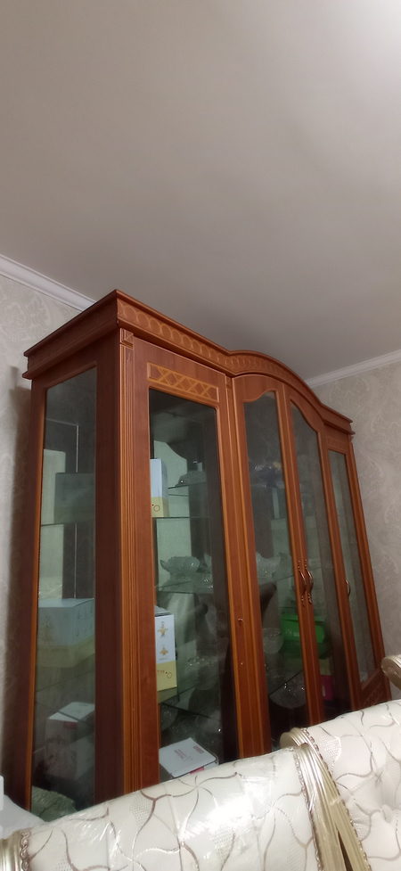 Srochna sotiladi, yong'oq daraxtidan yasalgan.