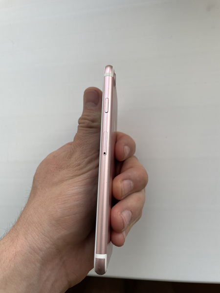 Iphone 7 rose gold.