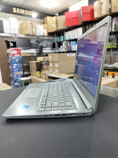 HP Laptop 14 (i3-11/8/256)
