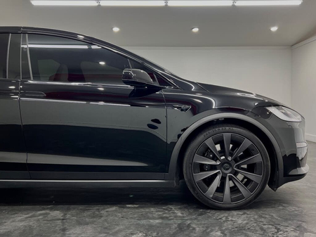 Tesla Model X Plaid
- Black PREMIUM INTERIOR 
- 6 SEATS (6 М