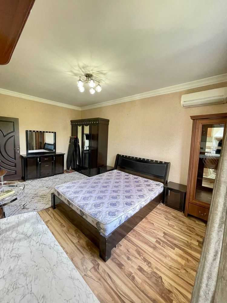 Продам свою квартиру Чилонзар 4 1/4/4, балкон 1,5*3, Кирпич