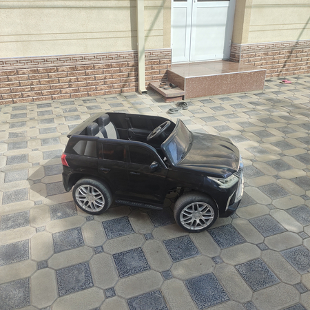 Lexus moshinchasi sotiladi
