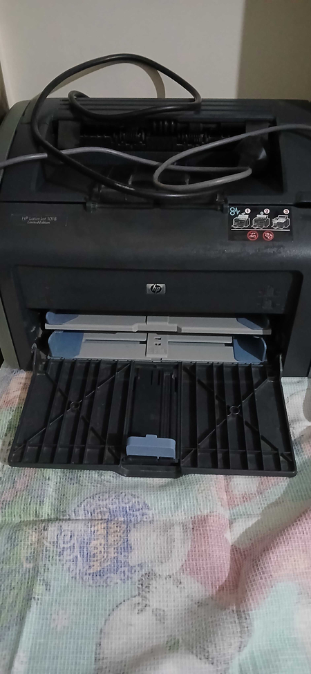 Продаю принтер HP LaserJet 1018
