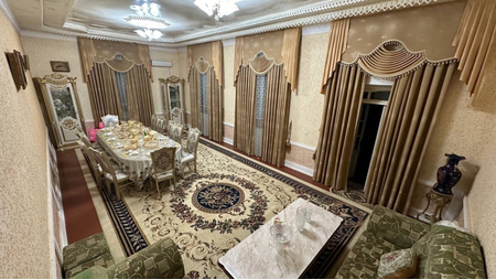 Mehanizatordan hovli sotiladi