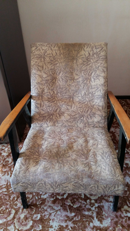 Продаются кресла и сервант