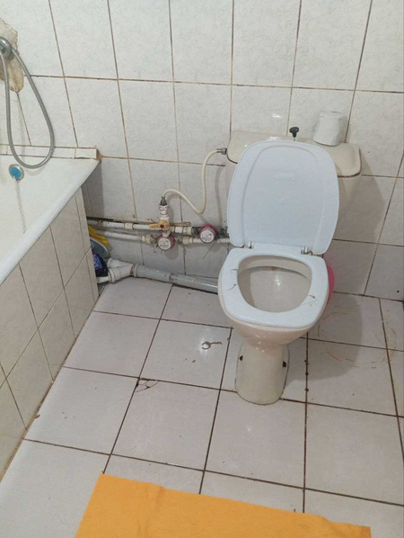 1 хонали уй сотилади(бывш. общежития)