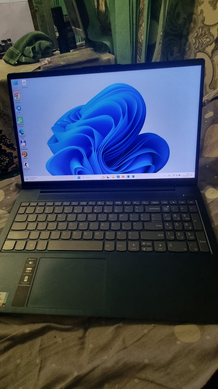 Noutbook LENOVO  serochna sotiladi