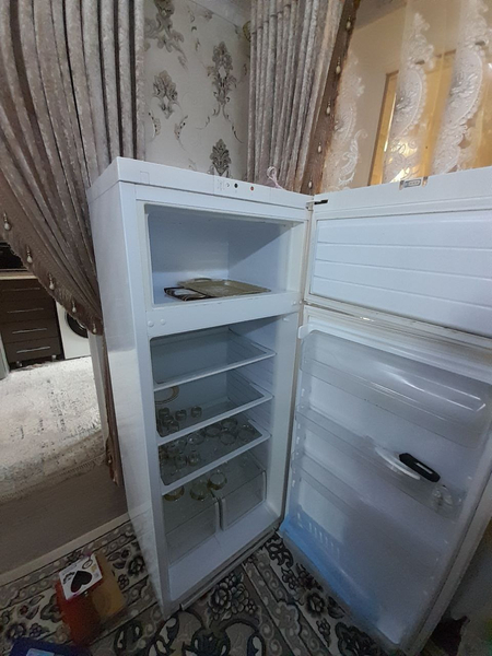 Продаёдса холодилник