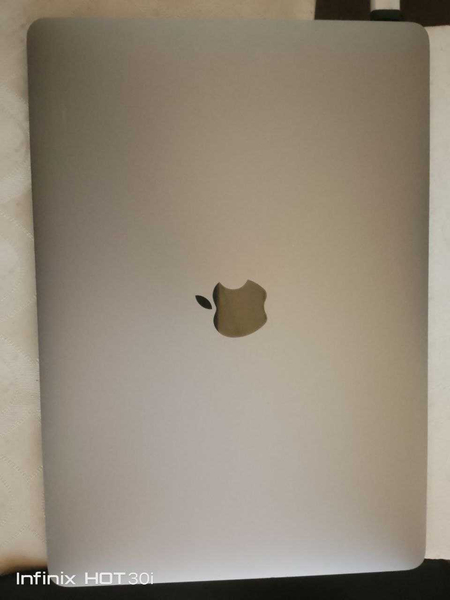 MacBook 2017 | 256GB SSD | 8GB Ram |