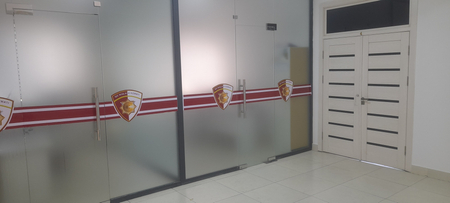 Tonirovka Uy va ofis oynalari uchun tonirovka va tumanka xizmati