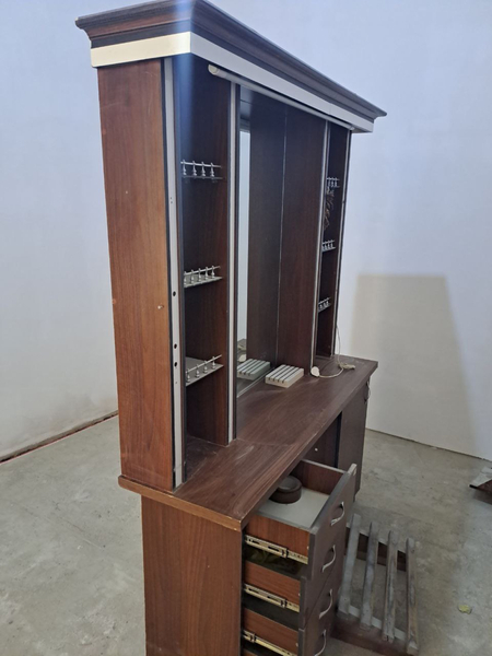 Sartaroshxona uchun mebel komplekt