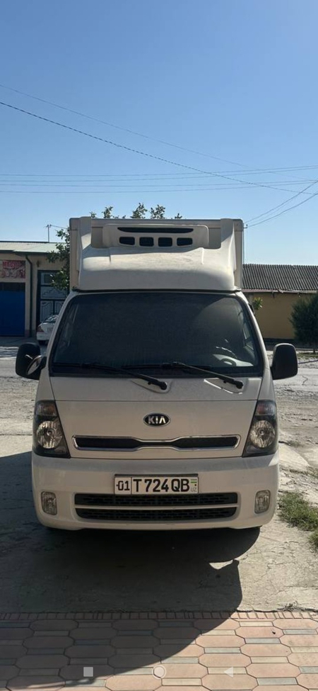 kia bongo сотилади