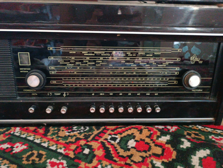 Eski radio sotiladi
