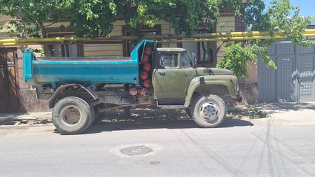 Зил сотилади 4200$