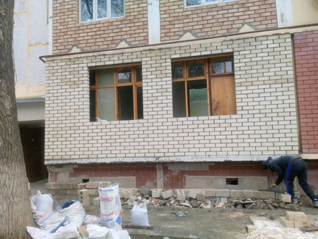 Кладка кирпича в балкон и облицовка