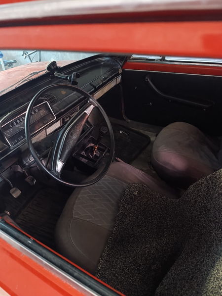 Vaz 2102 sotiladi
