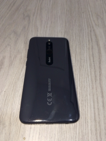 Продается телефон REDMI 8 состояние как на фото нужно прошивку сделать