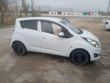 Chevrolet spark sotiladi