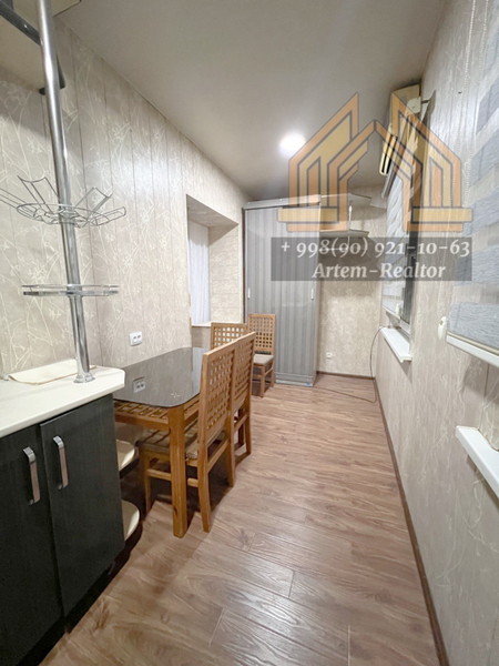 Саехат БИЙ метро , 1/4/4 , кирпич , 2*6 балкон , 43м2 , 52 000 у.е