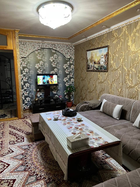 В аренду 4 х комнатная. Микрорайон