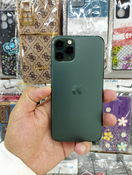 srochno Iphone 11 pro 4/64GB sotiladi