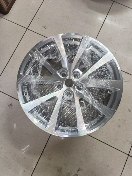 Malibu 1 R 20 diska 5/120 xolati ideal svarka joylari umuman yoq ideal