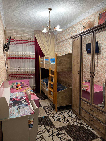 Срочно продаётся 2х комнатня на 1-этаже  (+подвал)