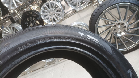 KUMHO grugen KL33 255/50R20