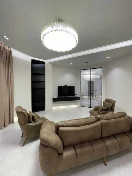 3 комнатная; Darkhan Avenue премиум центр  Площадь:156 евро