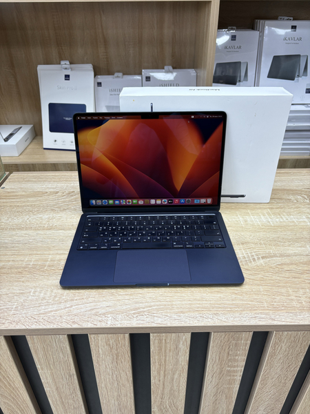 Macbook air 2022 M2 8/256