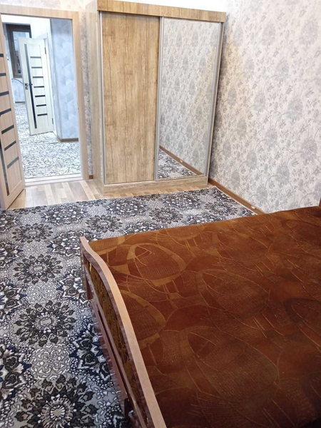 2 xonali 4etajda joylashgan jixozlangan kvartira ijaraga beriladi