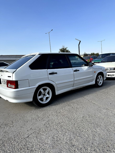 Lada 2114 sotiladi