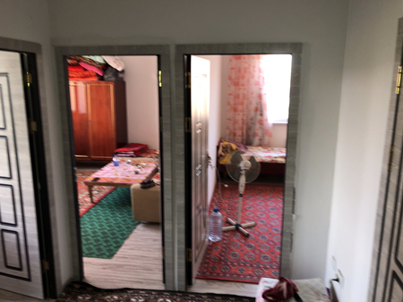 Qibray tumani Mehnat mahallada 2 xonadi 4 etajda 5 etajli dom uy sotil