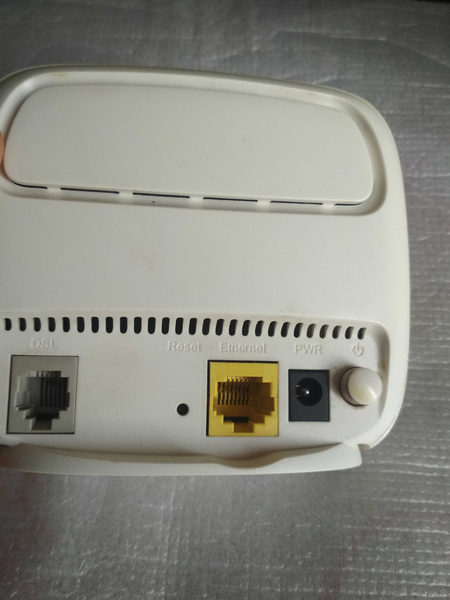 Продам роутер adsl uztelecom зарядка есть