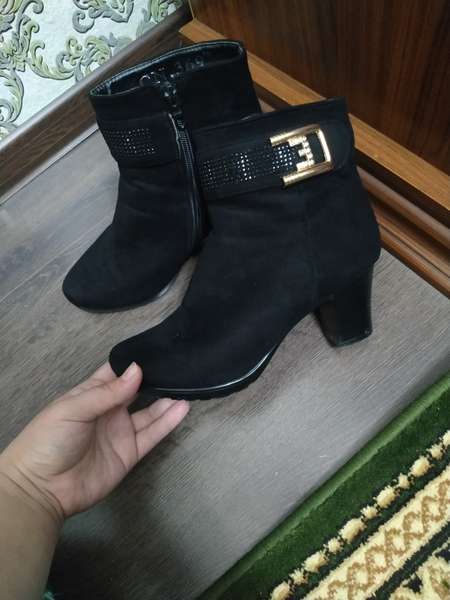 Ayollar etigi 100.000