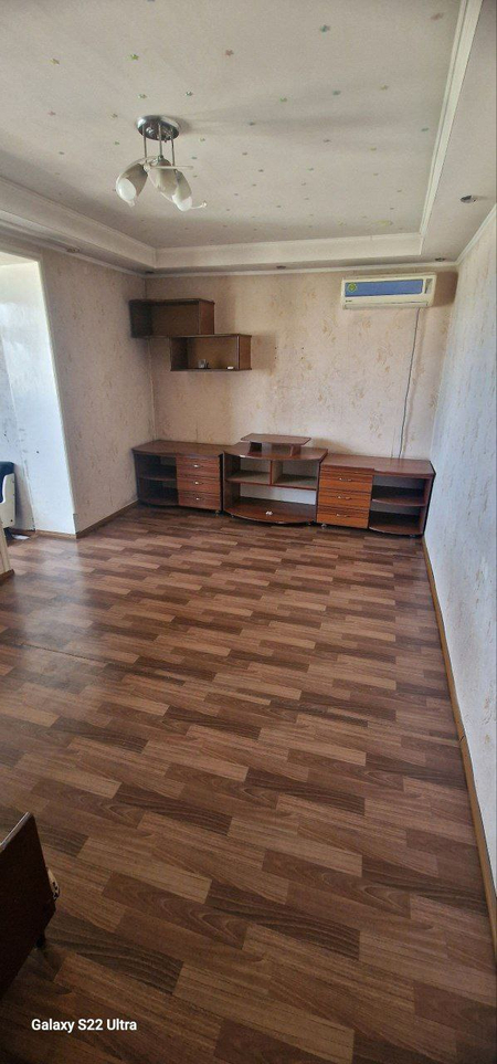 Широткада катта йулнинг буйида 2 хонали кирпичный