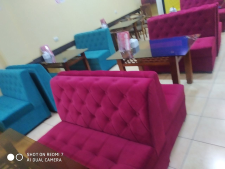 Kafe va restaranlar uchun divan