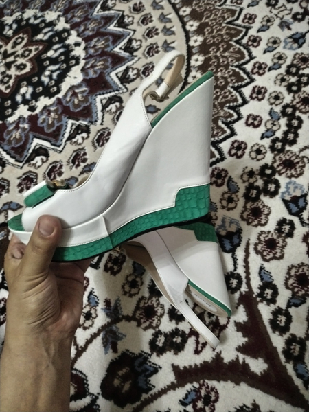 Haqiqiy charm. Razmeri 39 holati yangi
