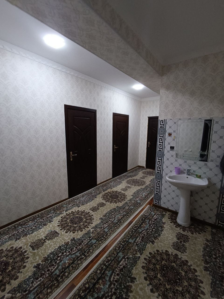 Ургенч шахарида 2 хонали квартира оилавий туриш учун ижарага берилади.