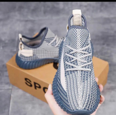 Yeeziy oyoq kiyimlarimiz keldi