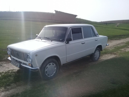 1976 yil 01 rangi oq
