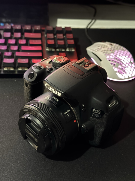 Canon 700D в отличном состоянии