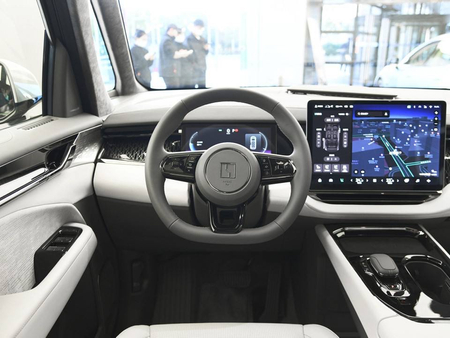 Zeekr 009 Minivan