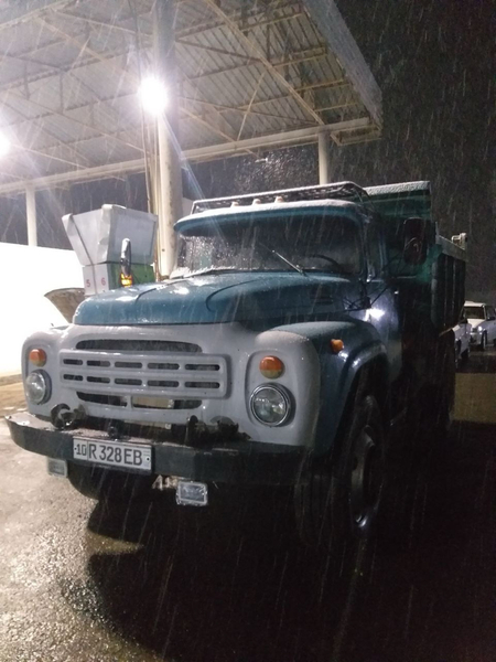 Zil 130 Sotiladi xolati yaxshi
